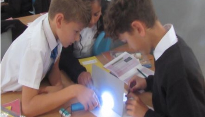 Rosedale Primary - Light and Reflection Investigation